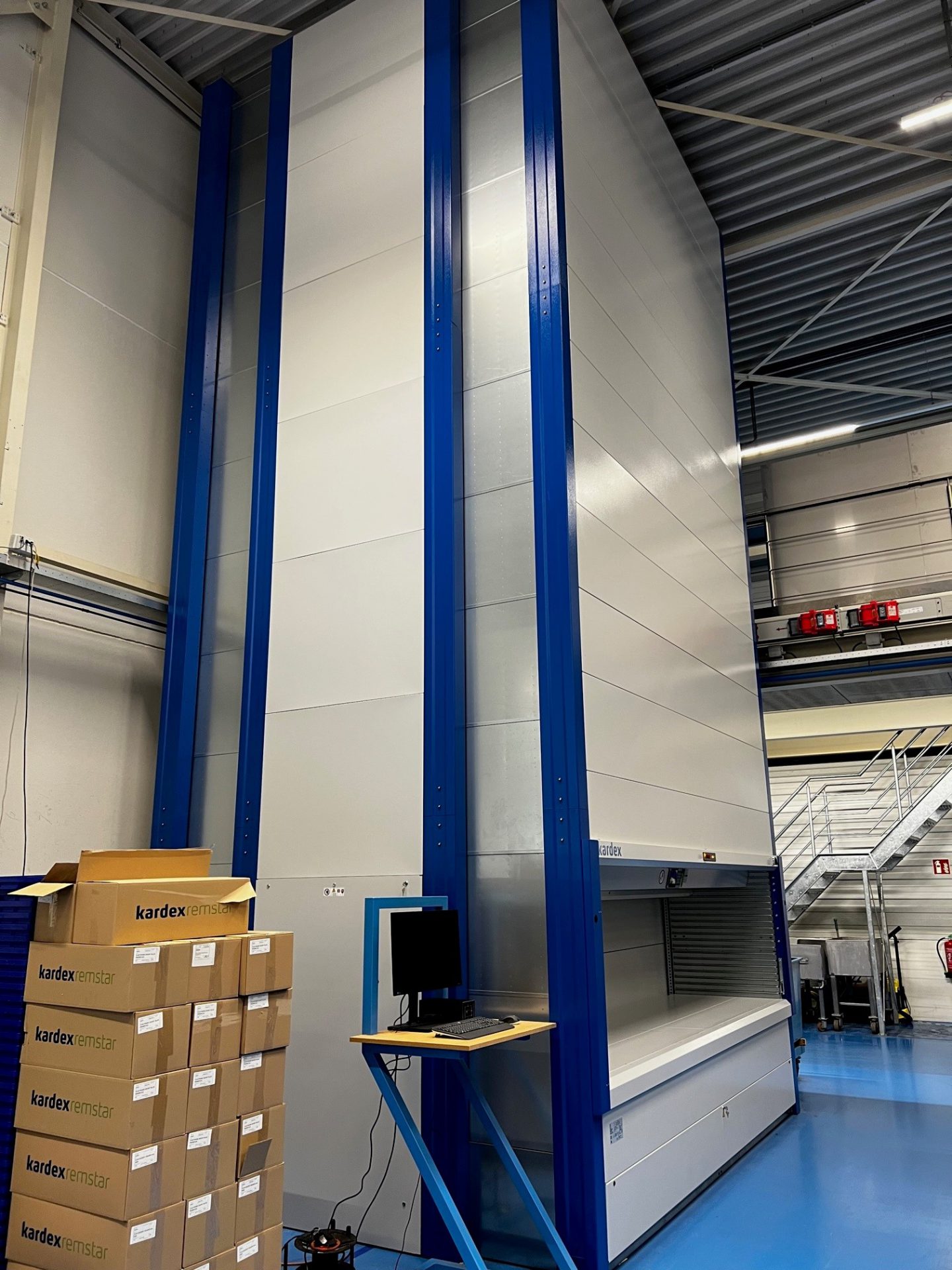 Kardex high speed Shuttle voorraad systeem - Machinefabriek JMBA bv